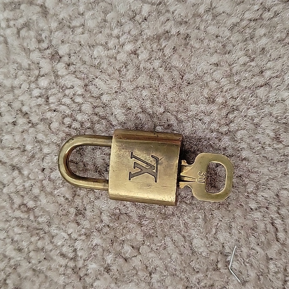 Louis Vuitton Lock And Key #311 - Gem